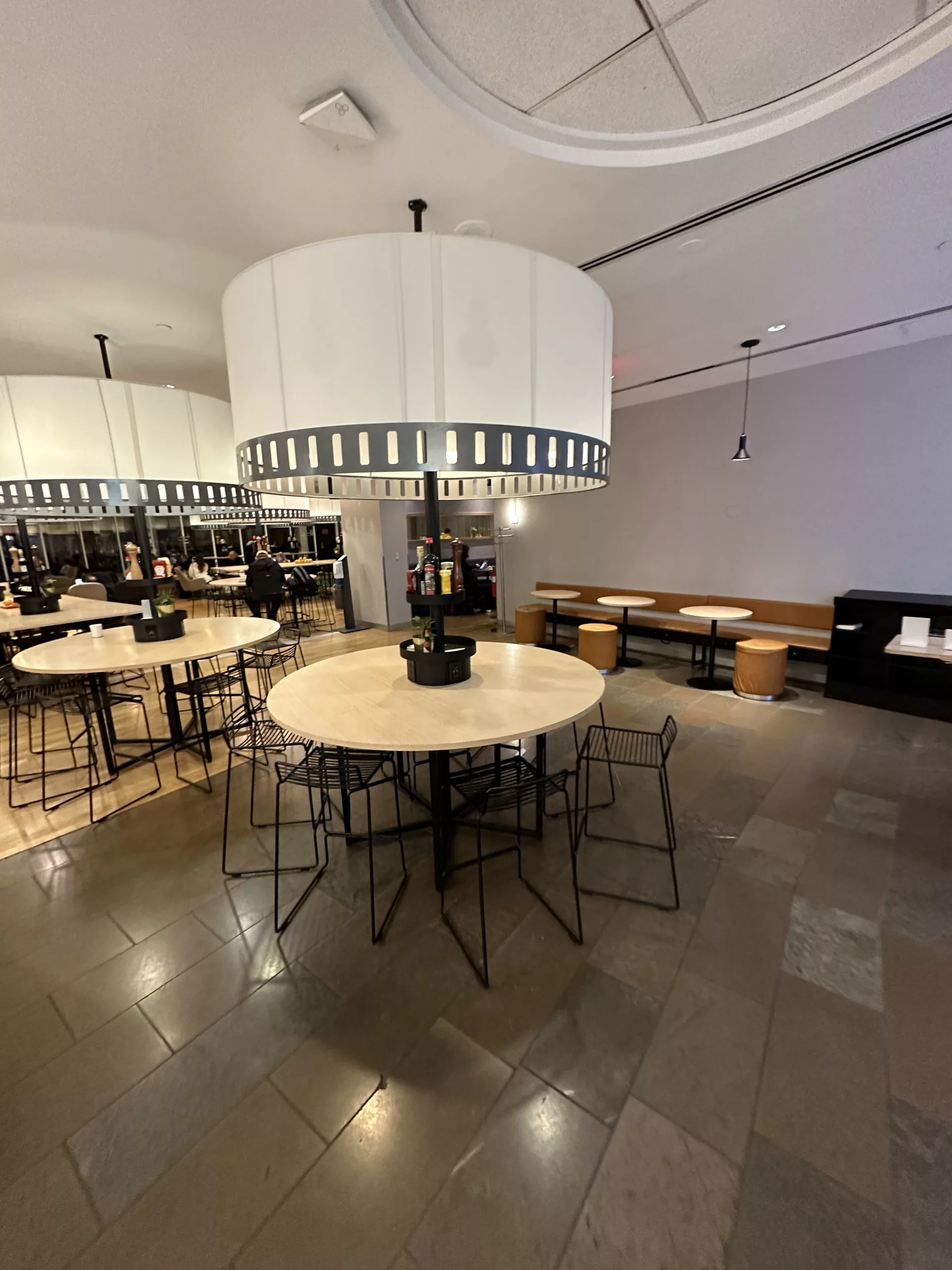 Review: Keeping Kosher at SAS Lounge Newark Airport (EWR) - Travel Spill